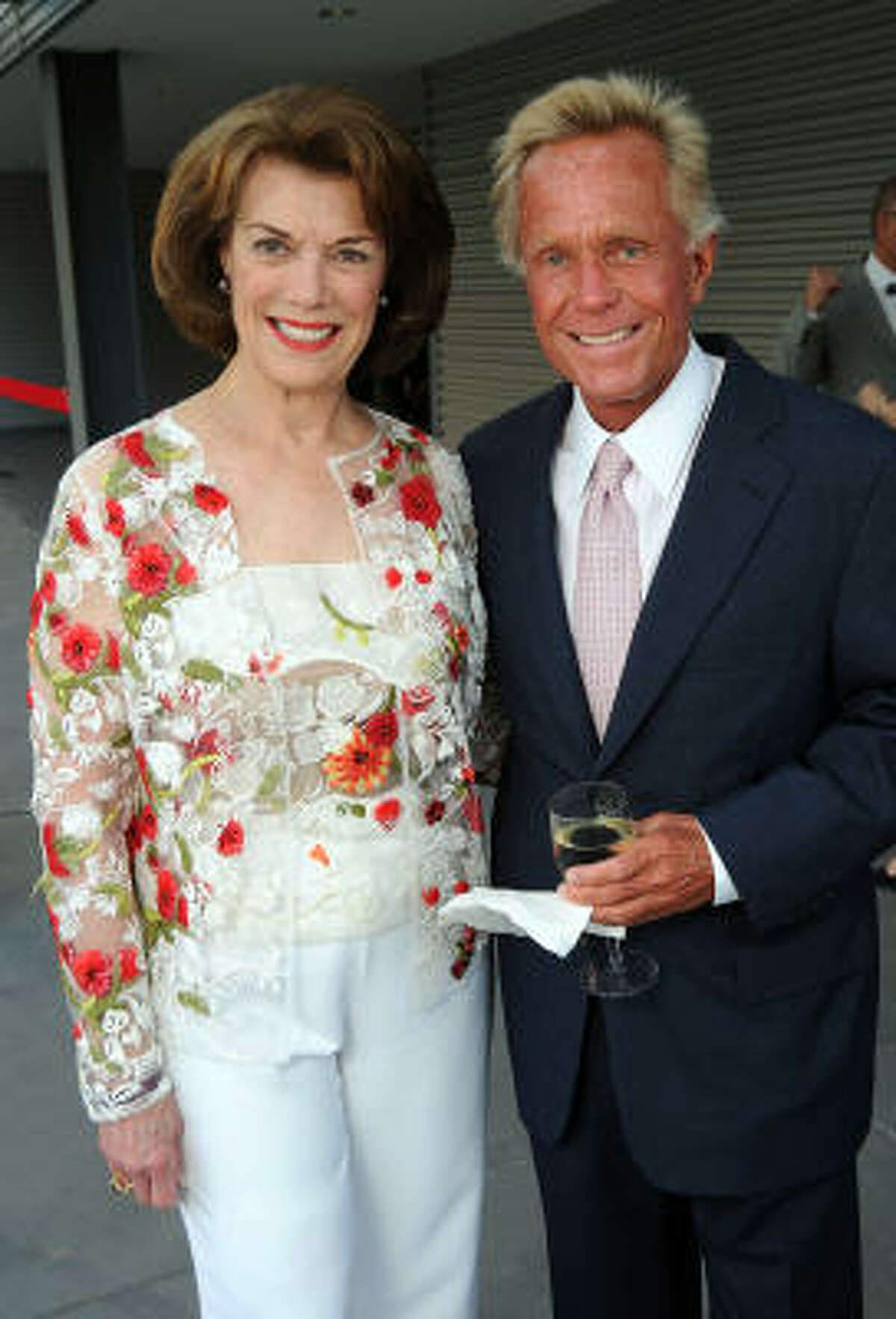 VIPs preview Bayou Bend visitor center