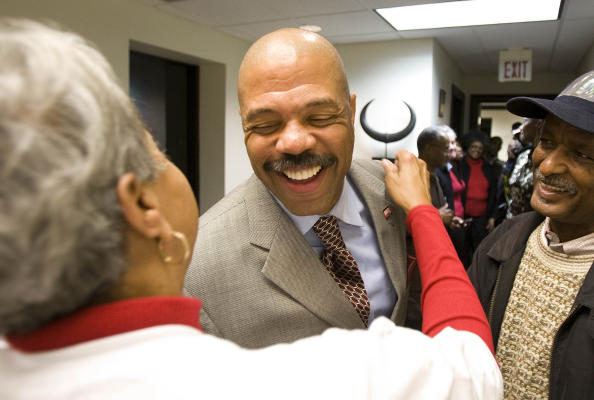 Mayor endorses Miles to succeed Ellis, Thompson earns legislators' backing