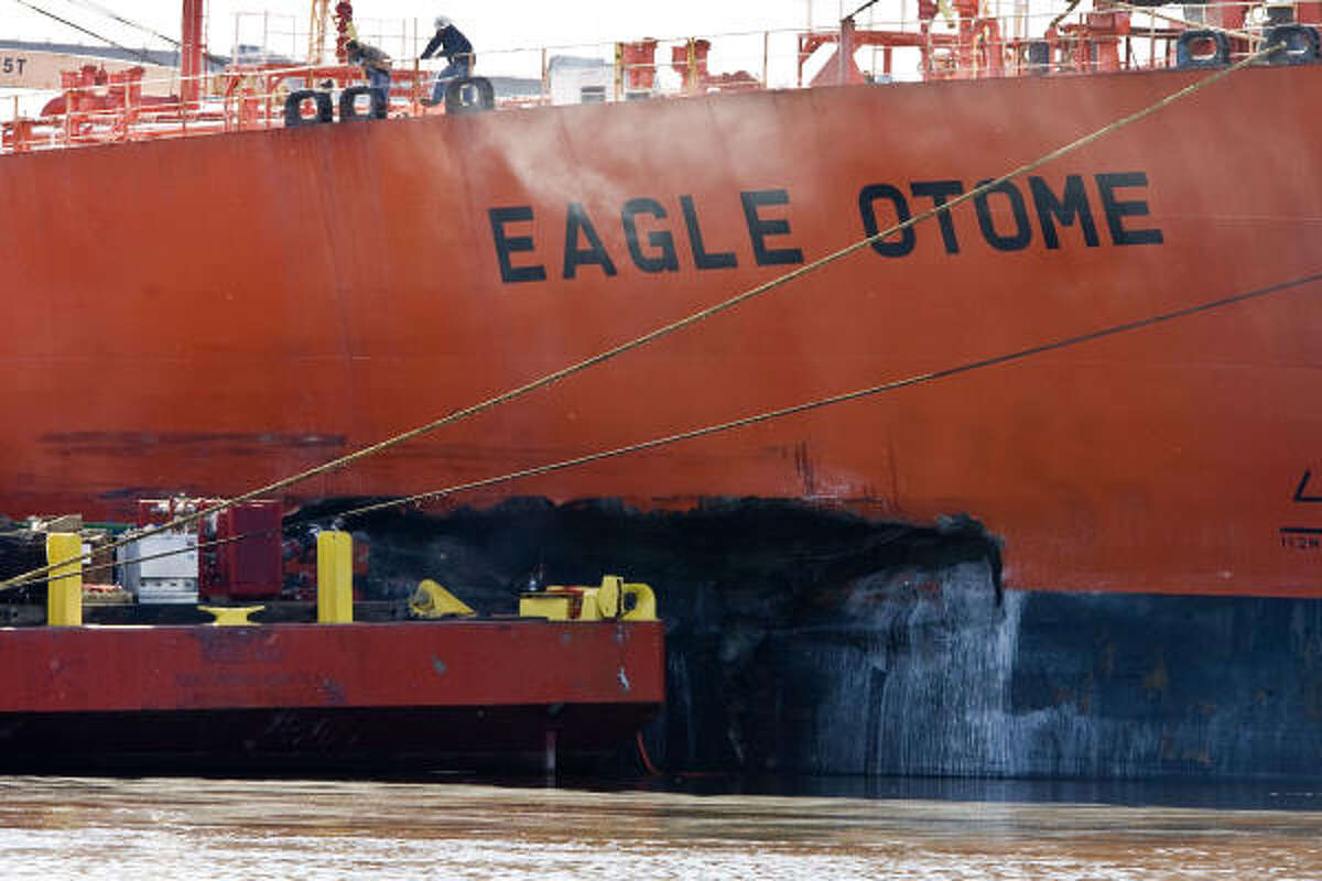 Massive oil spill in Port Arthur