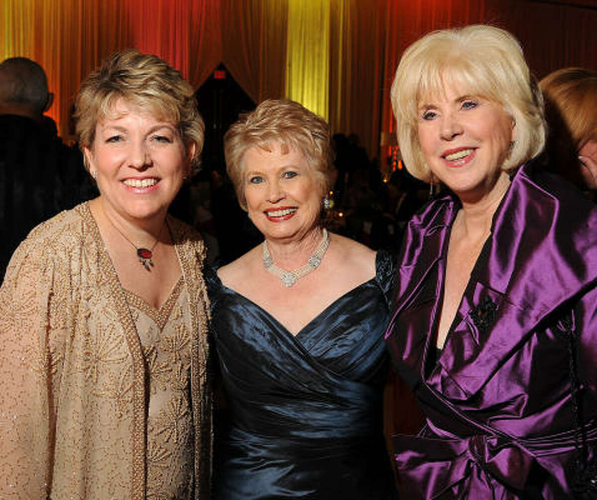 Opportunity Ball backs HCC scholarships