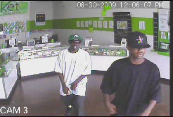 Authorities release images of NW Harris robbery