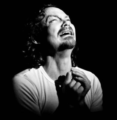 Guy Roberts transforms Hamlet into solo play