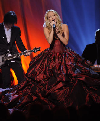 Top country honor puts Underwood in elite club