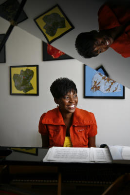 Pianist Jade Simmons works to expand her music, audience