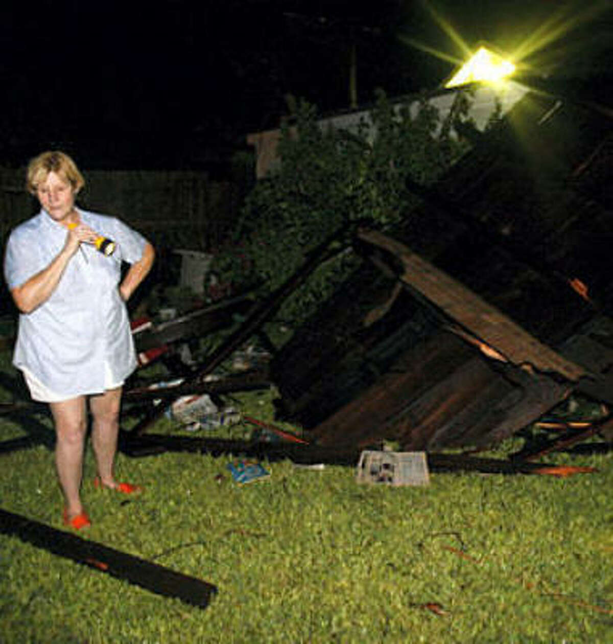 Tornado causes damage in Galveston