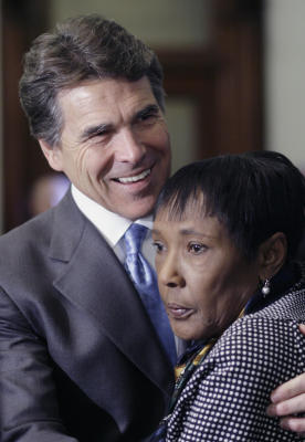 Perry meets DNA exoneree’s family decade after his death