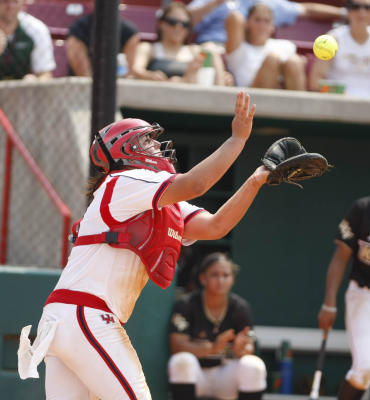 UH Notebook: Softball team gears up for big night