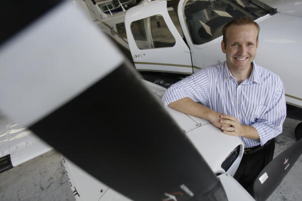 Magnolia pilot helps execs hail taxi on the runway