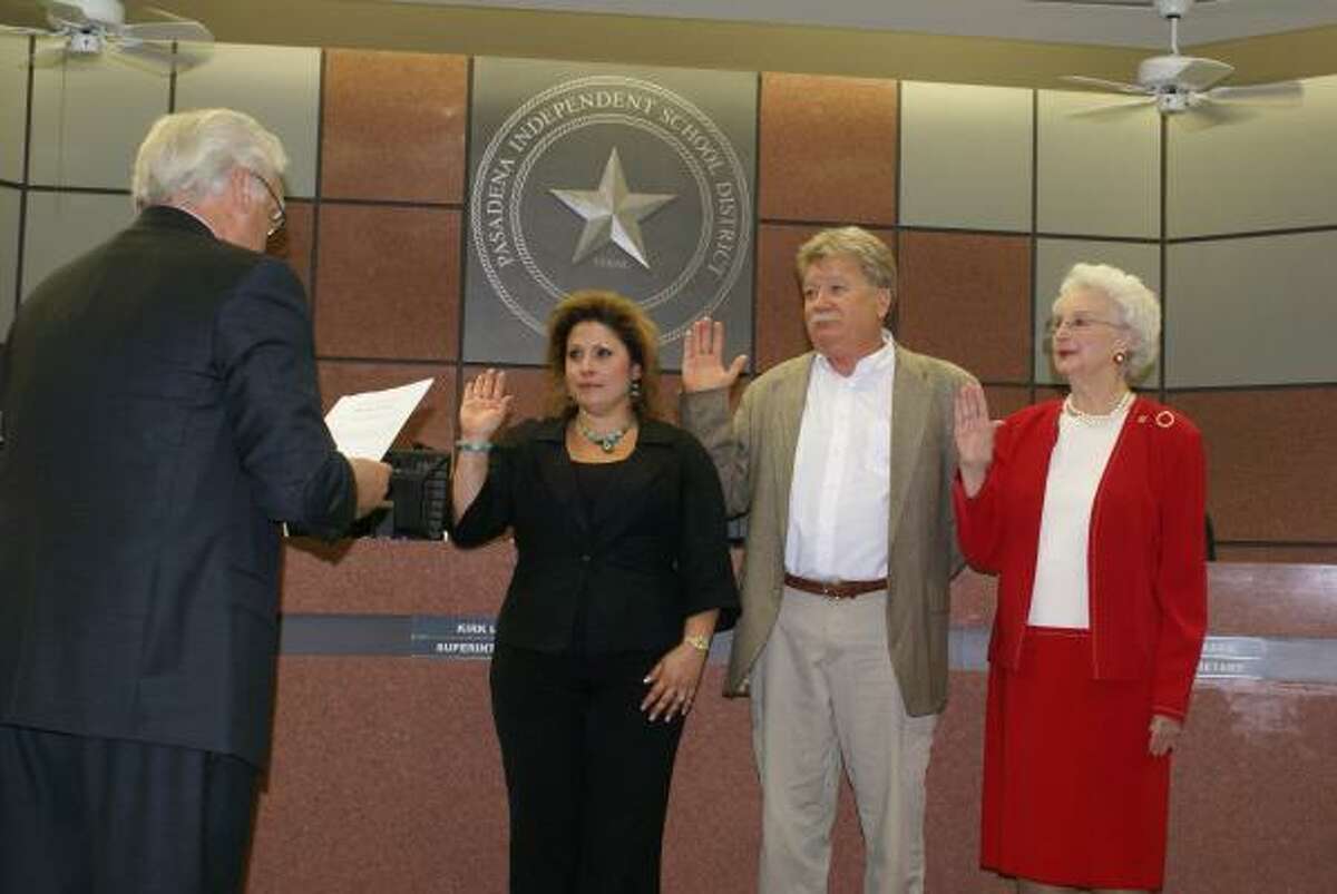 Pasadena ISD offiicals take oath