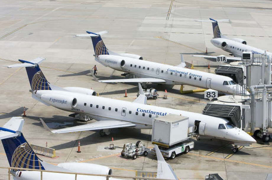 Regional carriers carry a big share of passengers - Houston Chronicle