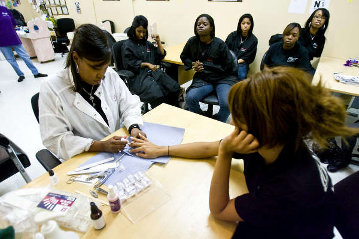 Texas trade school students see beauty in stimulus funds