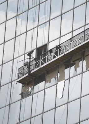 Houston firefighters rescue window-washing crew