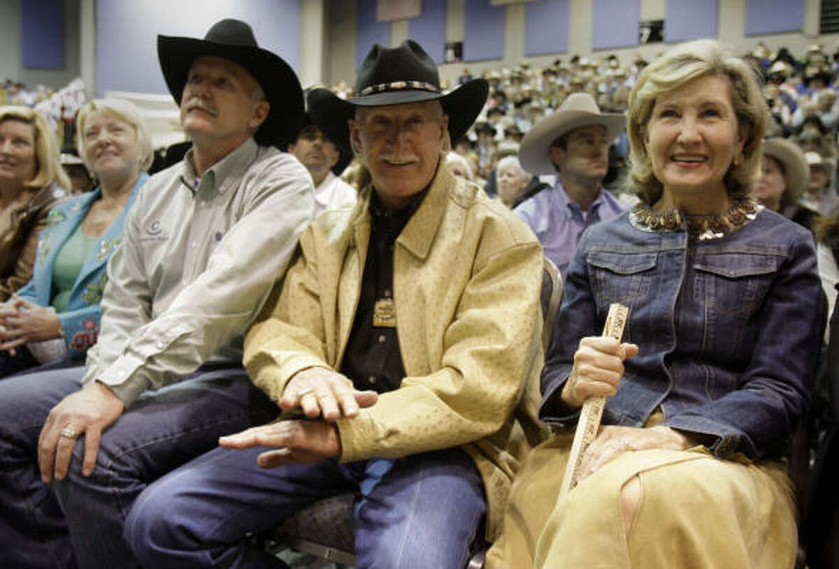 High society teams up with livestock to help kids at rodeo