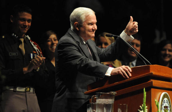 Defense chief Gates honors 22 fallen soldiers from A&M