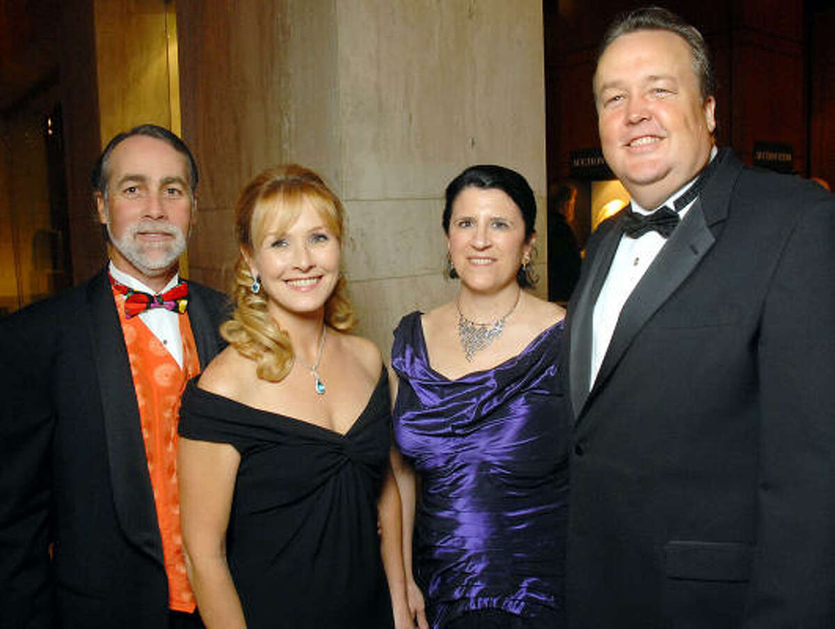 Hodge: Science museum gala raises $1.1 million