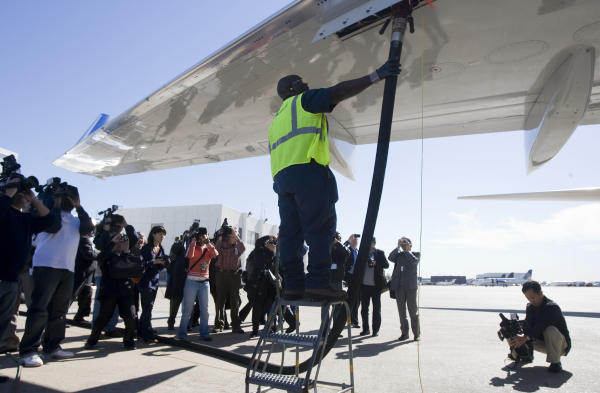 Continental jet makes biofuel test flight