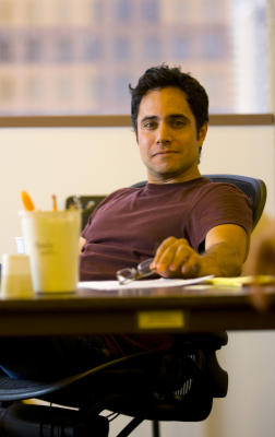 Alley's new play has unique way to tell story