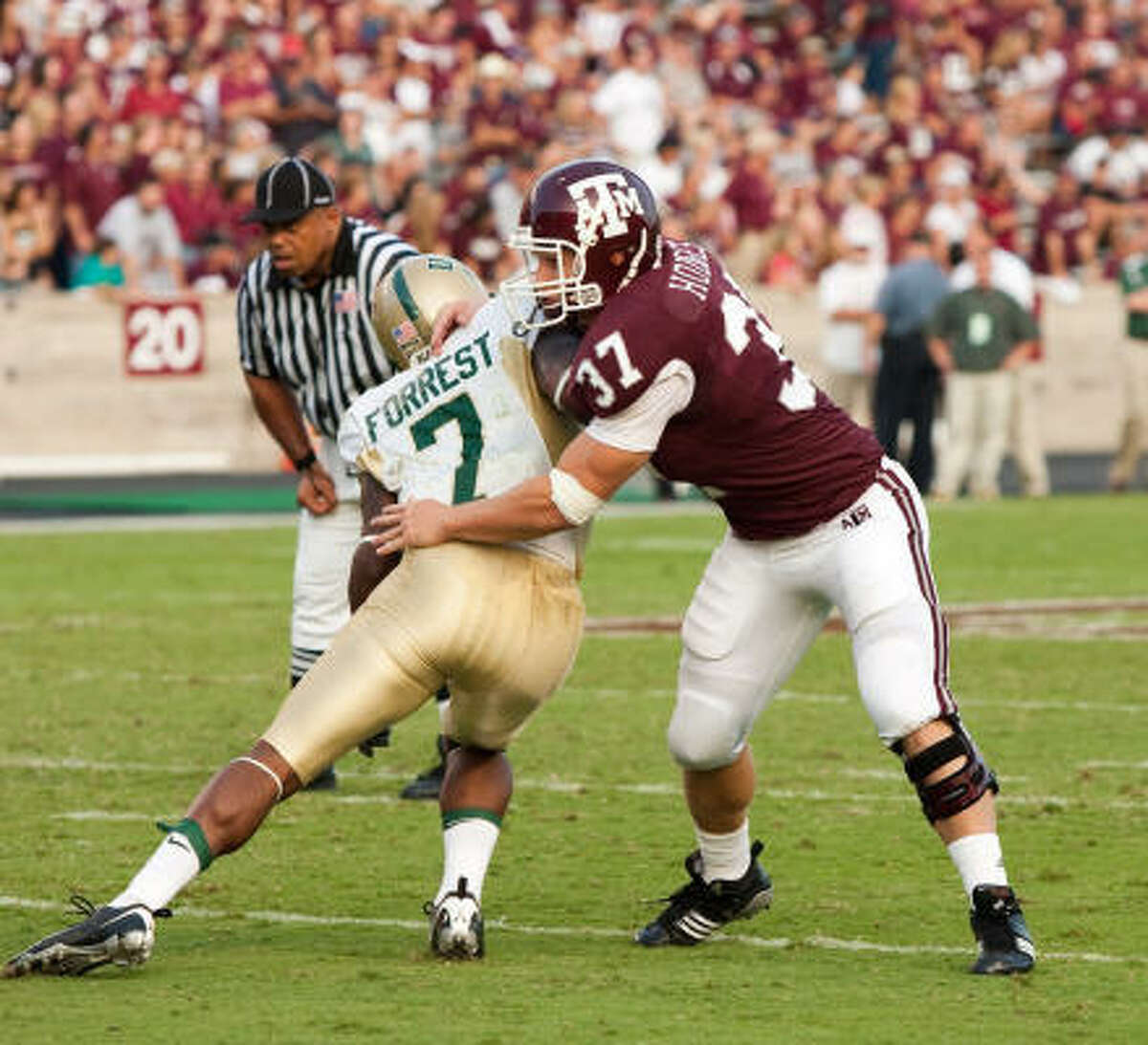 Walk-on linebacker Hodges impresses Aggies
