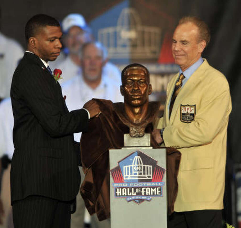Bullet Bob goes deep, enters Football Hall of Fame - Houston Chronicle