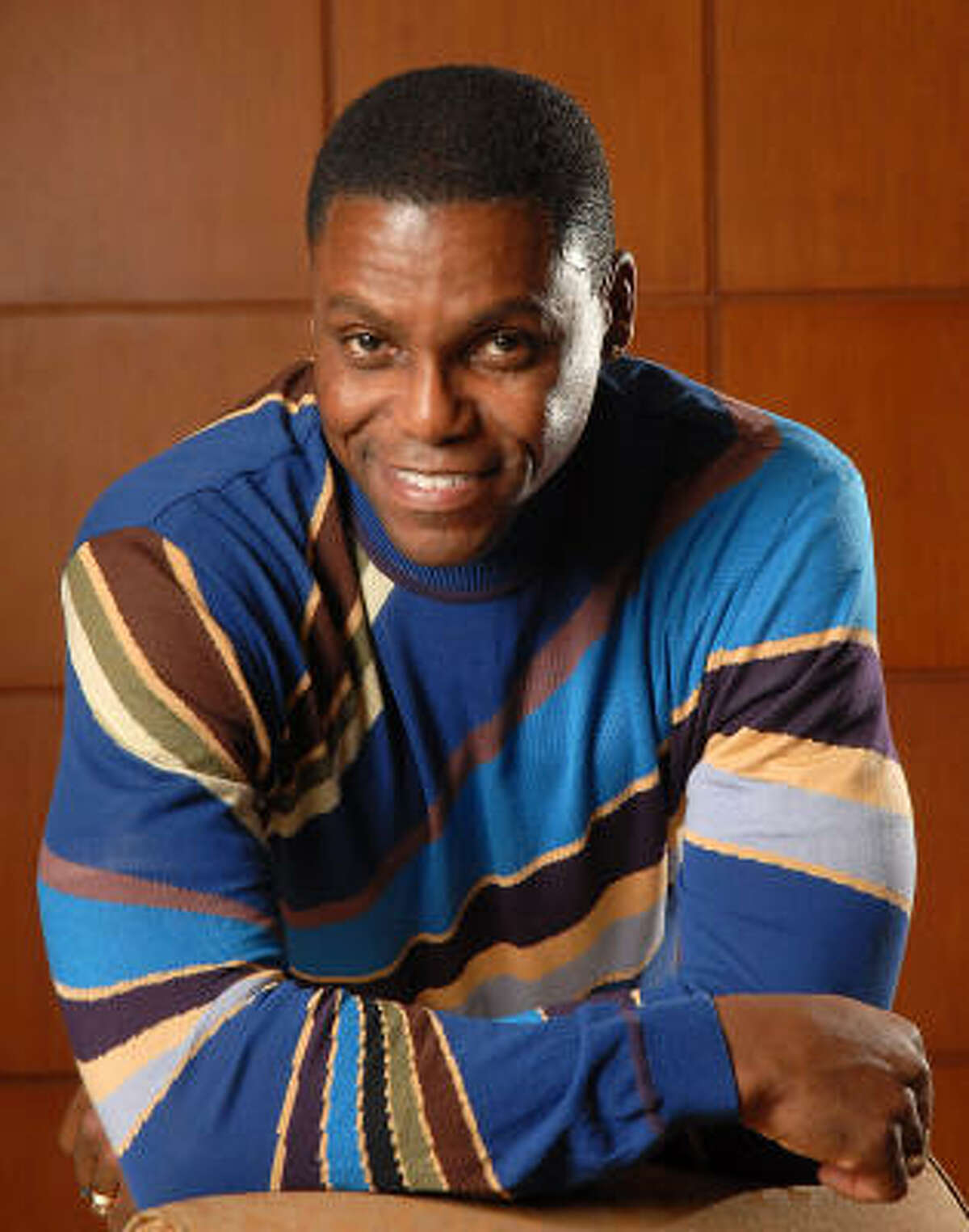 Carl Lewis wants to give back, volunteers as coach at UH