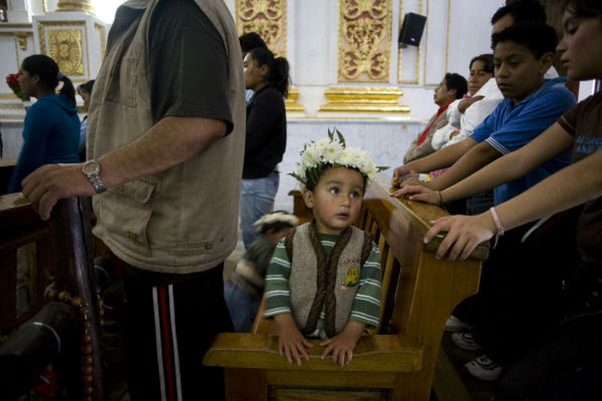 Mexican Catholics begin pilgrimages to sacred shrines
