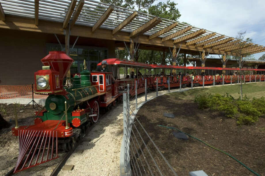Car collides with Hermann Park miniature train - Houston Chronicle