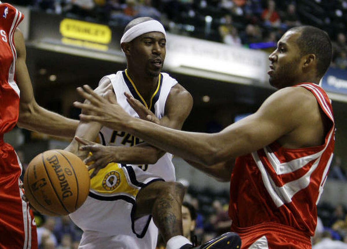 T.J. Ford returns to school to receive his degree from Texas
