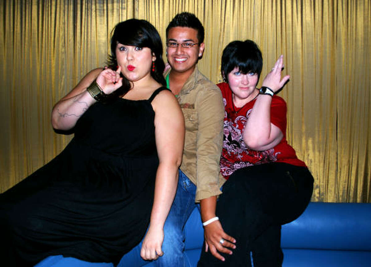 Montrose sings along with queen of karaoke