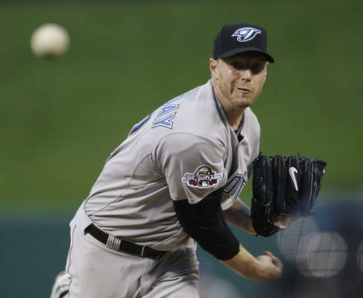 Former star pitcher Roy Halladay killed in Florida plane crash