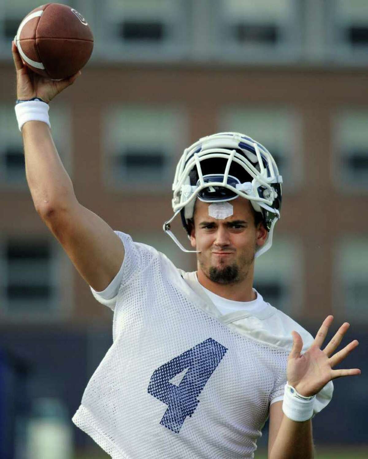 Sources: QB Box planning to transfer away from UConn