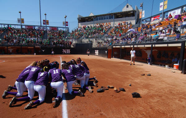 Angleton advances to title game