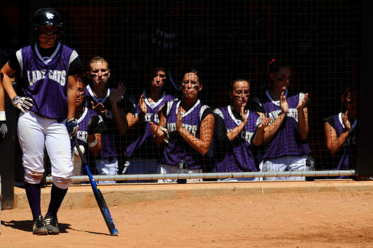 Angleton advances to title game