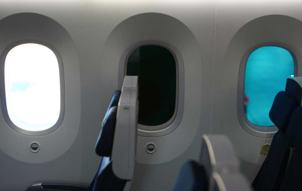 Do the windows on Boeing's new 787 not dim enough?