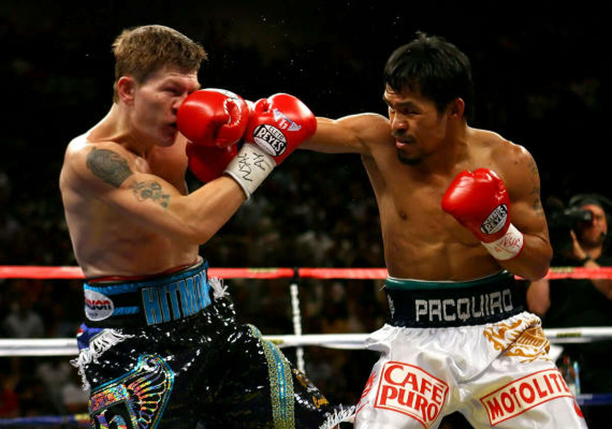 Pacquiao knocks out Hatton