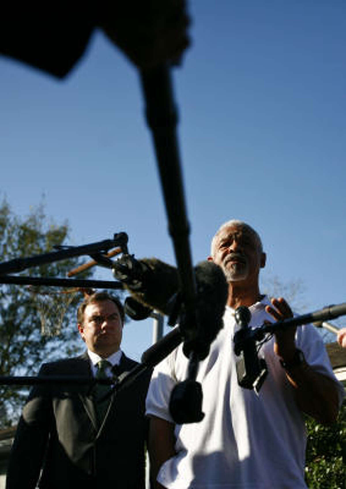 Bellaire mother recounts police shooting