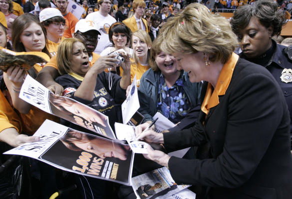 Pat Summitt gets No. 1,000