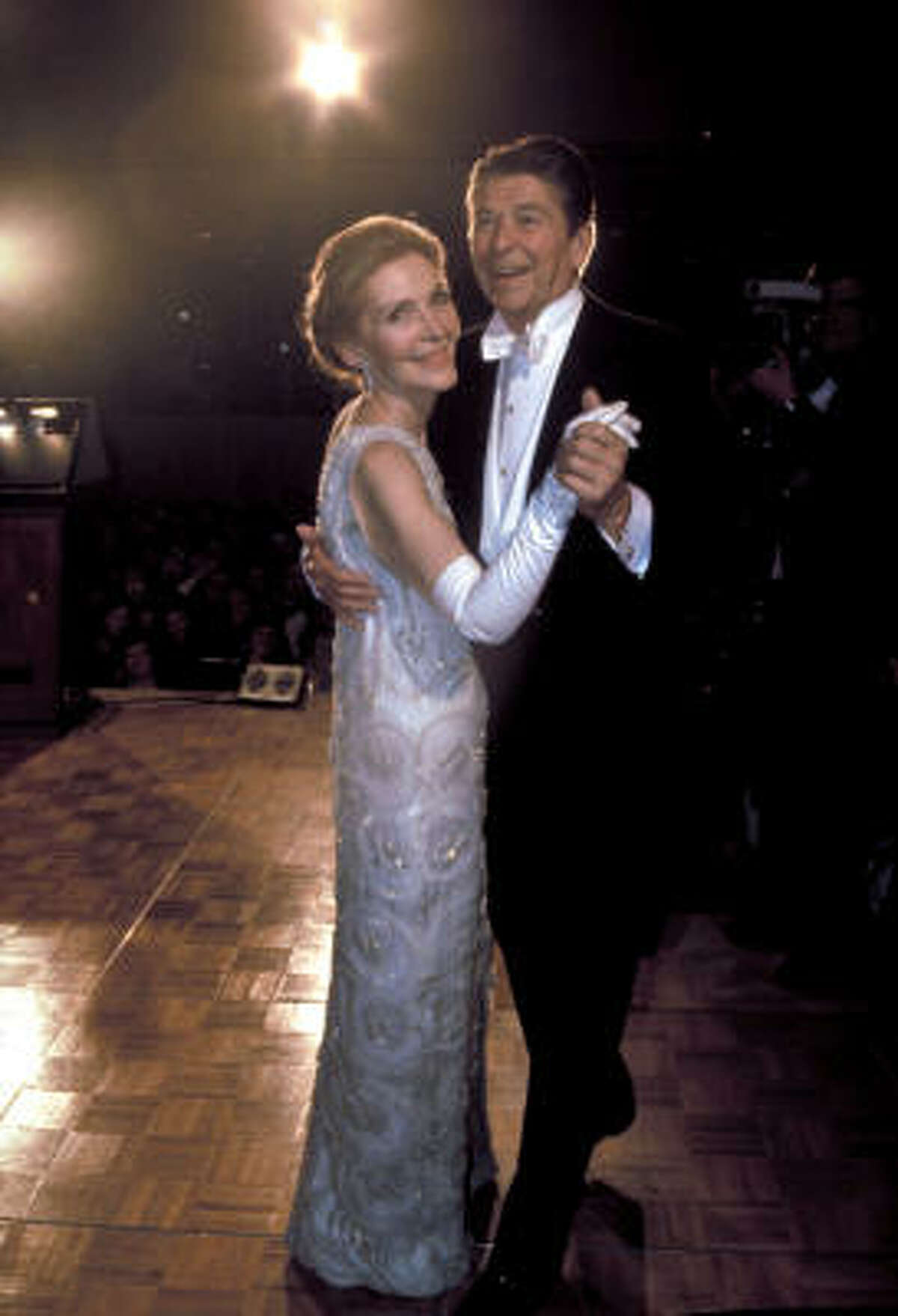 Photos of Nancy and Ronald Reagan make you wish you loved like that
