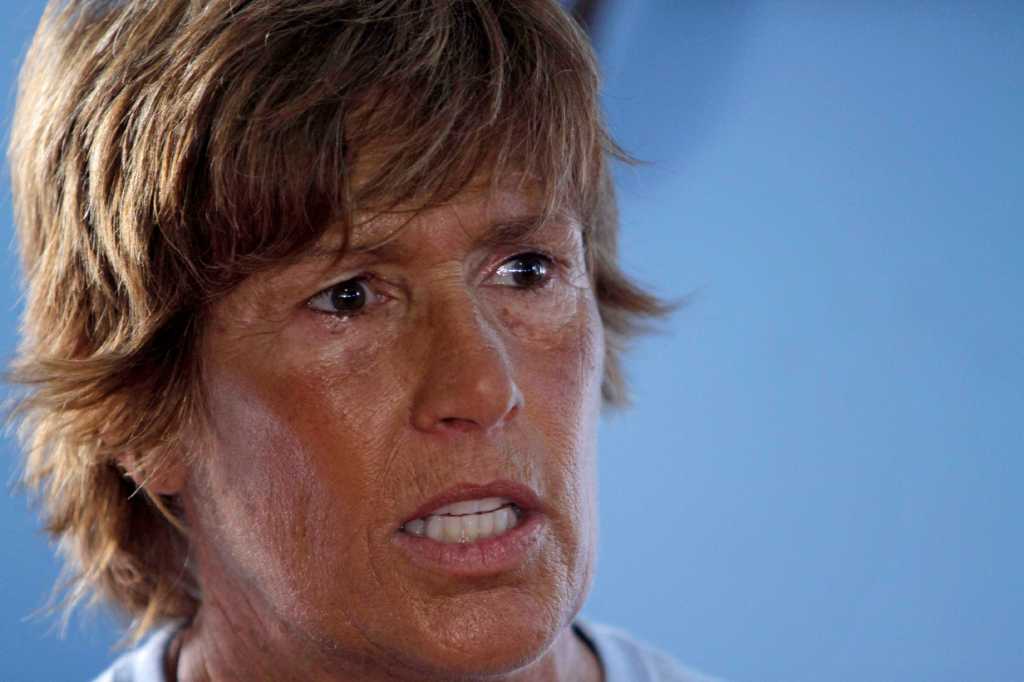 US swimmer Nyad begins swim across Florida Straits
