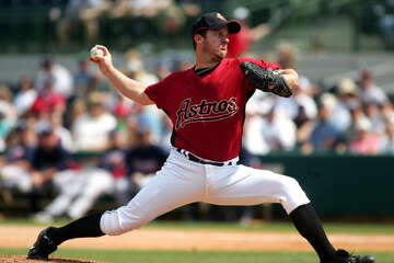 Astros' Oswalt tosses 6 no-hit innings in exhibition win