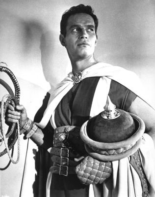 Legendary actor Charlton Heston dies at 84