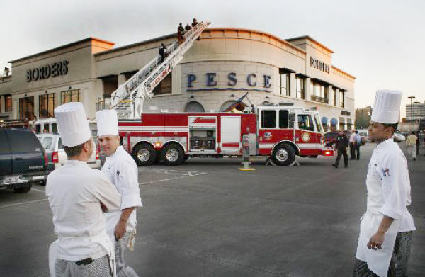 Grease fire forces evacuation at Houston restaurant