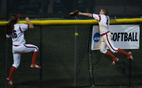 UH softball pushed to brink in loss to La.-Lafayette