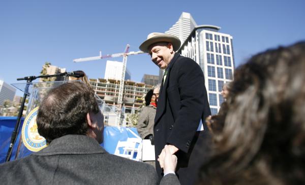 Mayor White sees Houston 'moving on up'