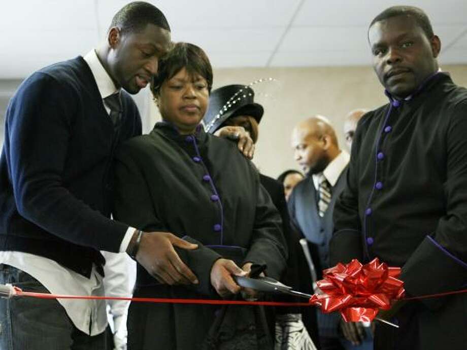 NBA star Wade gives mom church for her ministry - Houston Chronicle