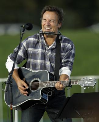 Bruce Springsteen posts Halloween song on Web site