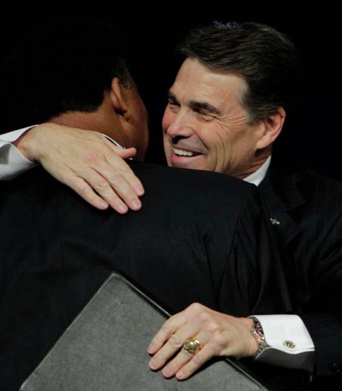 Perry offers praise, prayer but little on politics at The Response