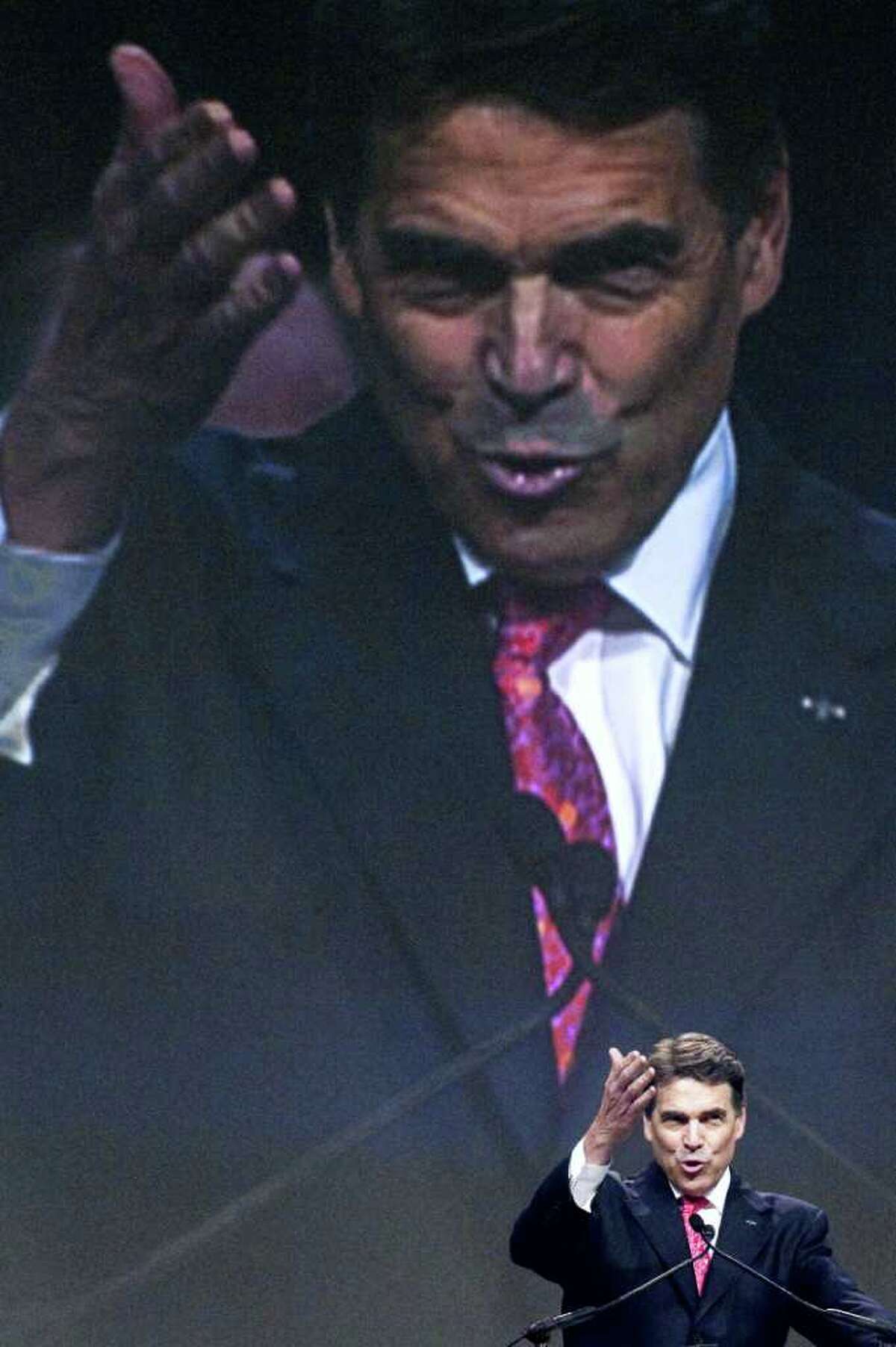 30,000 heed Perry's call for prayer