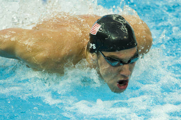 Phelps wins 8th Beijing gold to break record