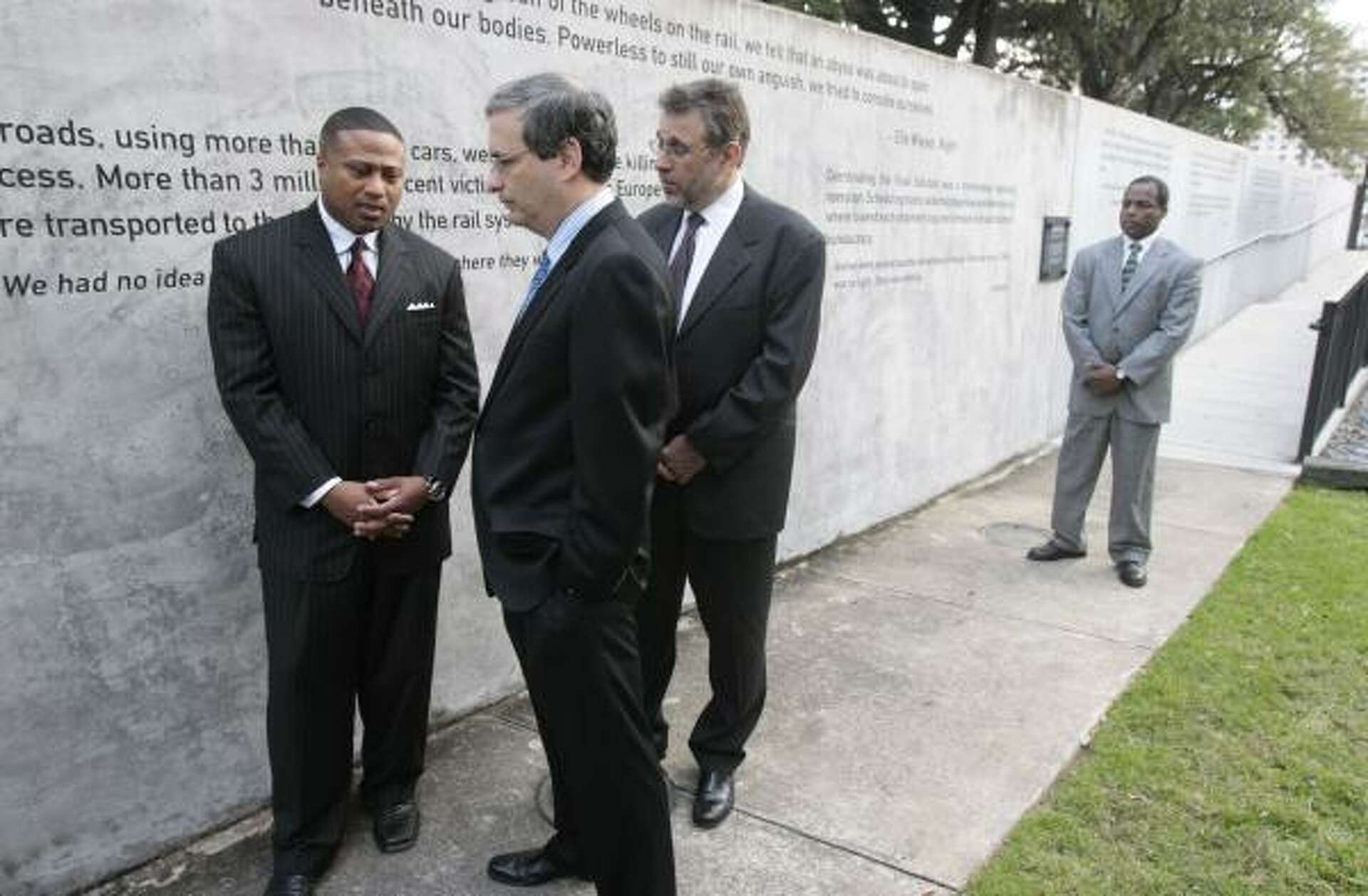 Quanell X seeks to make amends for remarks about Jews