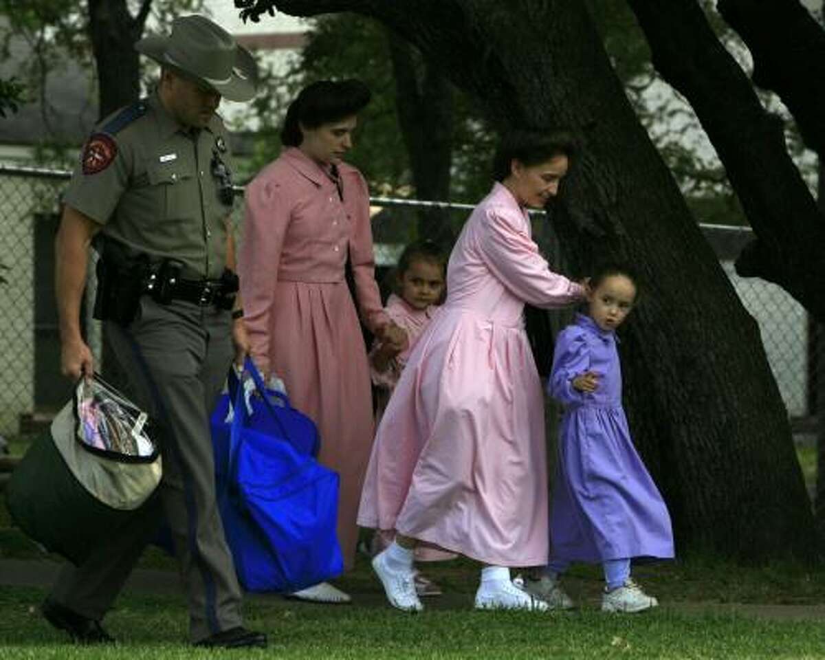 Reunited polygamist sect families avoiding Texas ranch